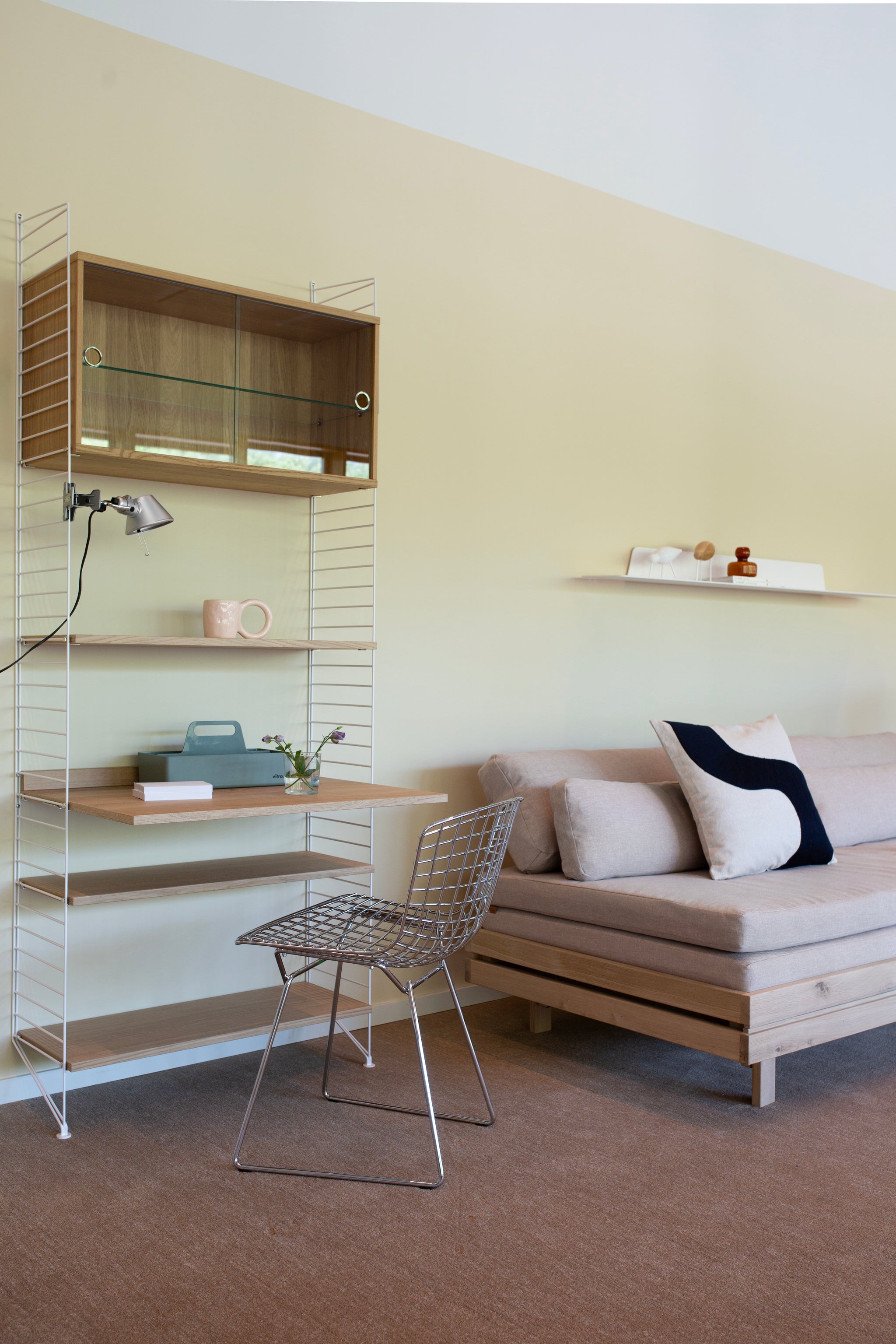 Enhancing home interiors: Exploring color combinations and textile int